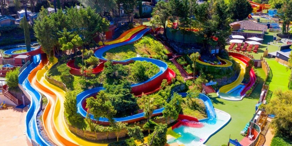 Les toboggans aquatiques en camping : sensations, fun et éclats de rire ...