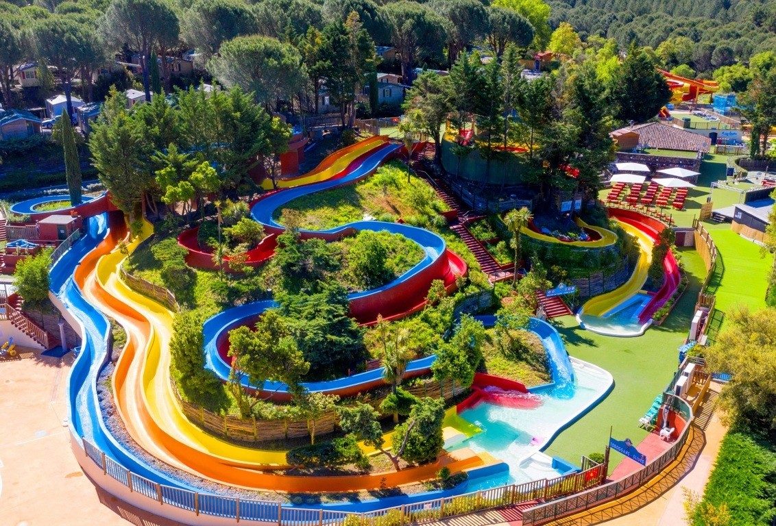 Les toboggans aquatiques en camping : sensations, fun et éclats de rire ...