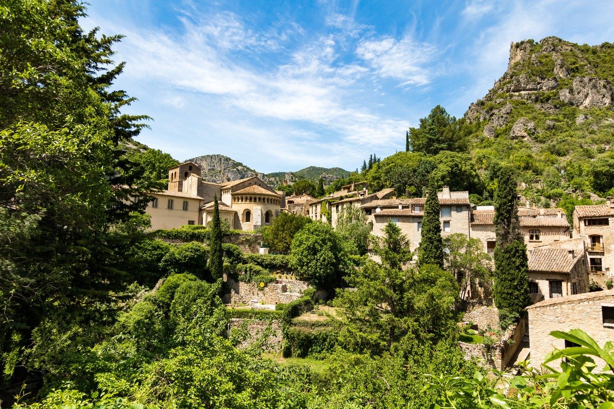 Camping à Saint-Guilhem-le-Désert, un village mythique dans un paysage ...