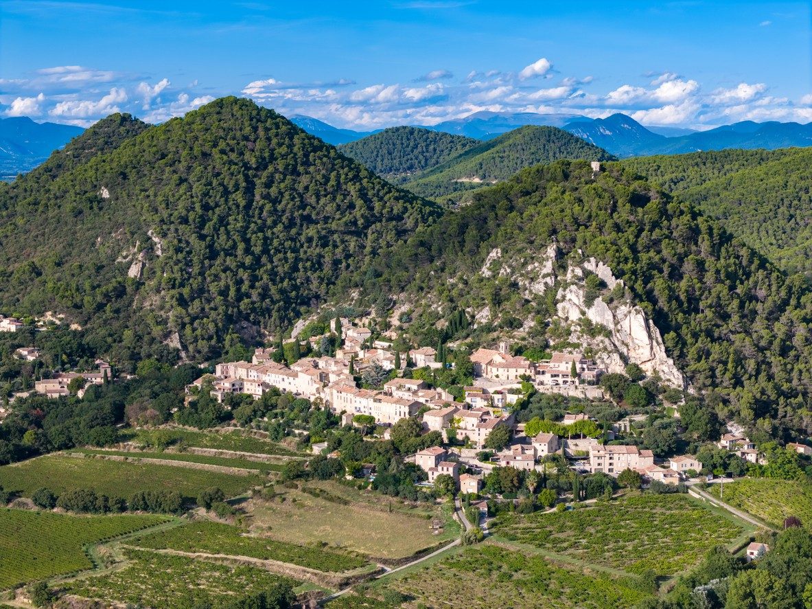 Find the ideal campsite for visiting Séguret and the Vaucluse - What to ...
