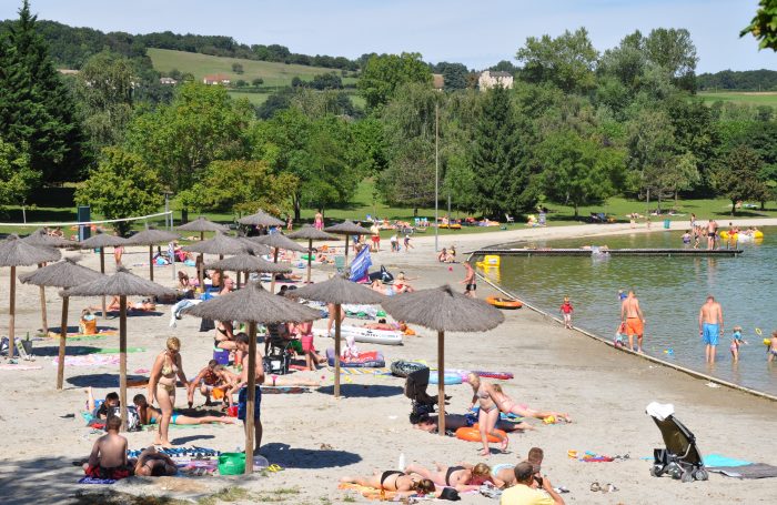 Camping LES 3 LACS DU SOLEIL **** à Trept Isère - CampingFrance.com