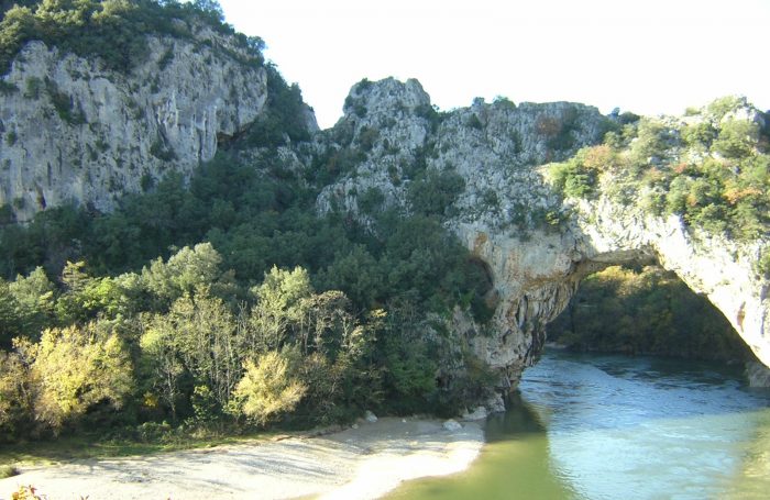Camping LE RIVIERA **** à Sampzon Ardèche - CampingFrance.com