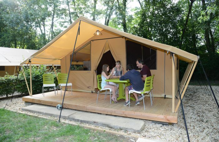 Camping LA PLAINE TONIQUE **** à Montrevel-en-Bresse Ain ...