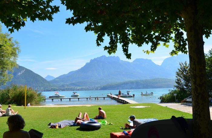 Camping LES RIVES DU LAC *** à Sévrier Haute-Savoie - CampingFrance.com