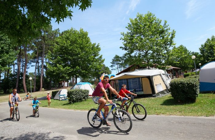 Camping LE LAC DE SANGUINET *** à Sanguinet Landes - CampingFrance.com