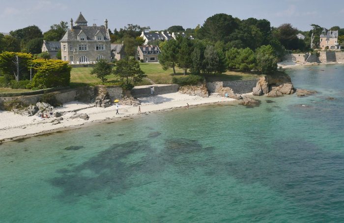 Camping LA ROCHE PERCEE **** à Fouesnant Finistère - CampingFrance.com