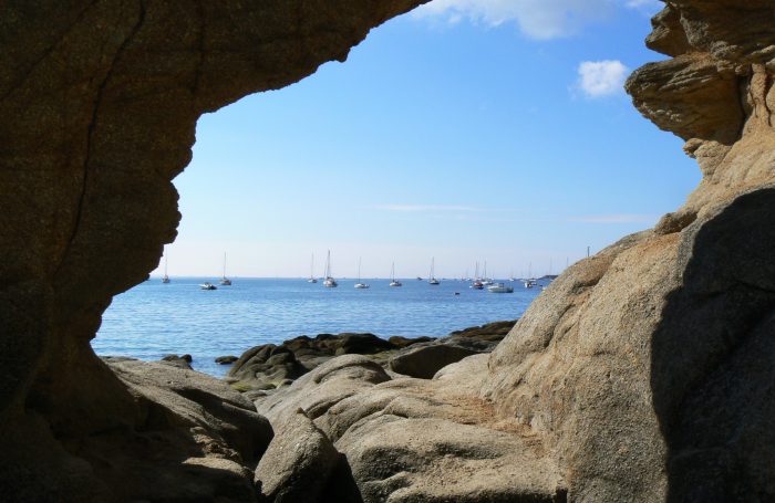 Camping LA ROCHE PERCEE **** à Fouesnant Finistère - CampingFrance.com
