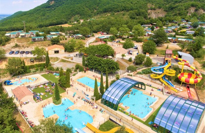 Camping LE MERLE ROUX **** à Baix Ardèche - CampingFrance.com