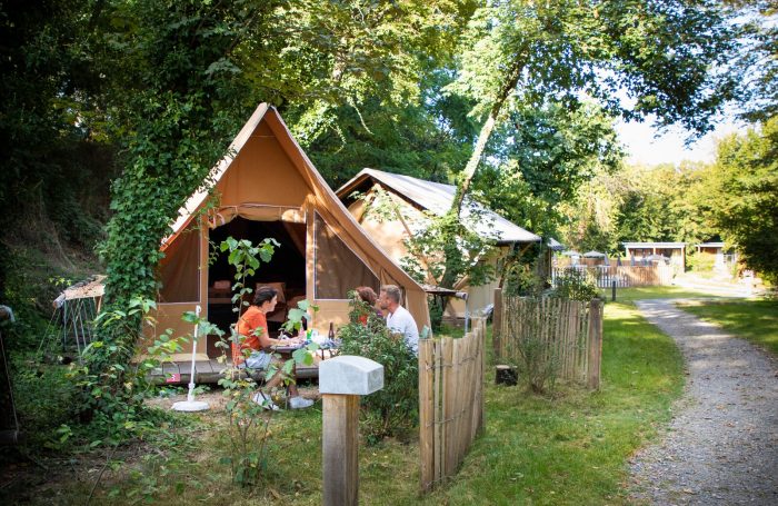CAMPING DE LYON **** à Dardilly Rhône - CampingFrance.com