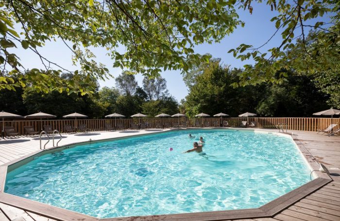 CAMPING DE LYON **** à Dardilly Rhône - CampingFrance.com