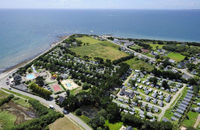 Camping LE GRAND LARGE **** à Fouesnant Finistère - CampingFrance.com